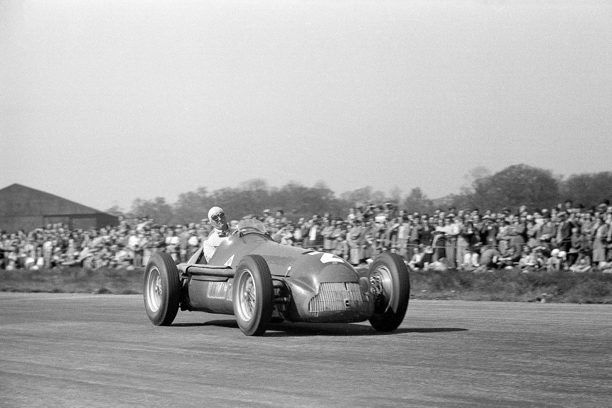 1950 British Grand Prix race report - Farina wins Grand Prix d'Europe ...